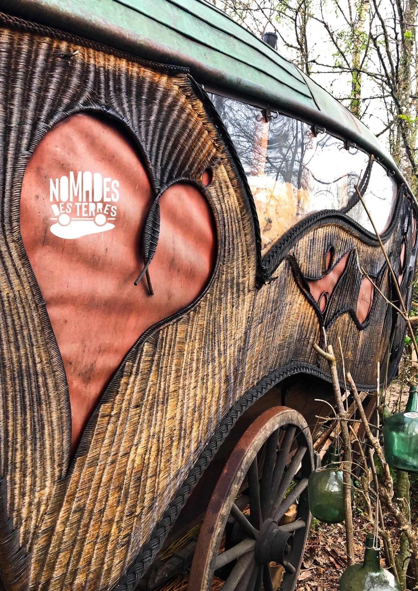 Nomades Des Terres invite à l'aventure et au rêve en roulottes low-tech ...
