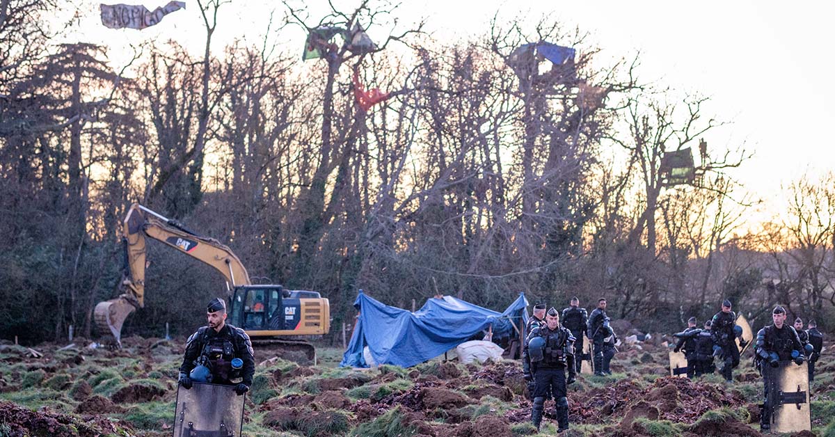 A69 : la police a détruit le camp de la ZAD à coups de pelleteuse