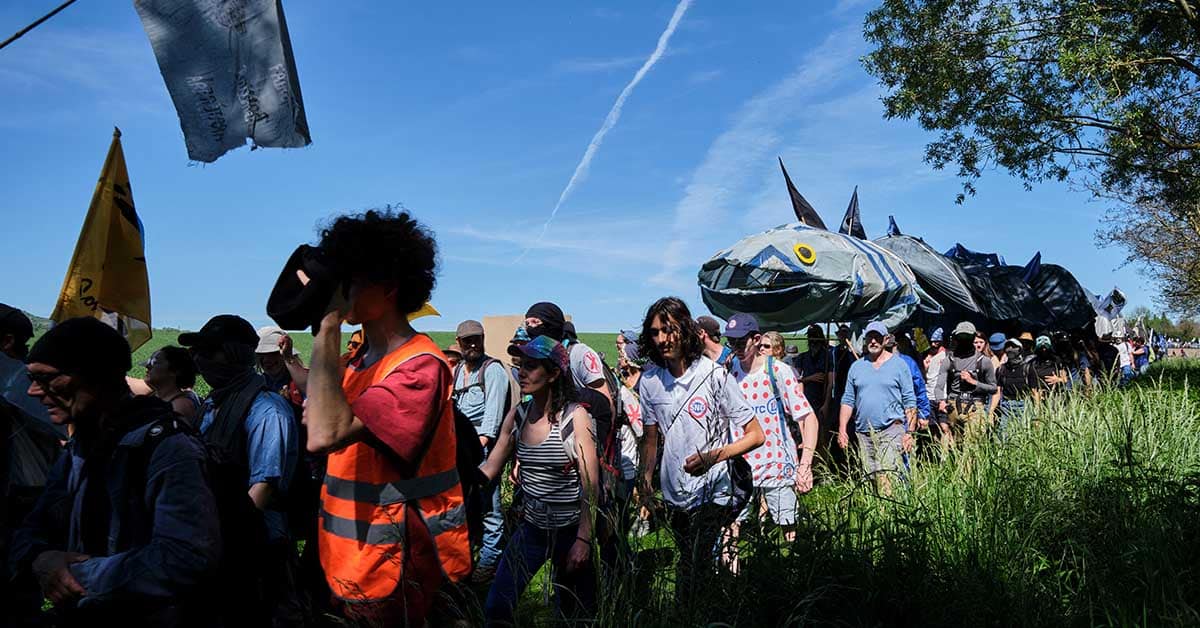 6000 personnes ont planté des haies contre les méga-bassines
