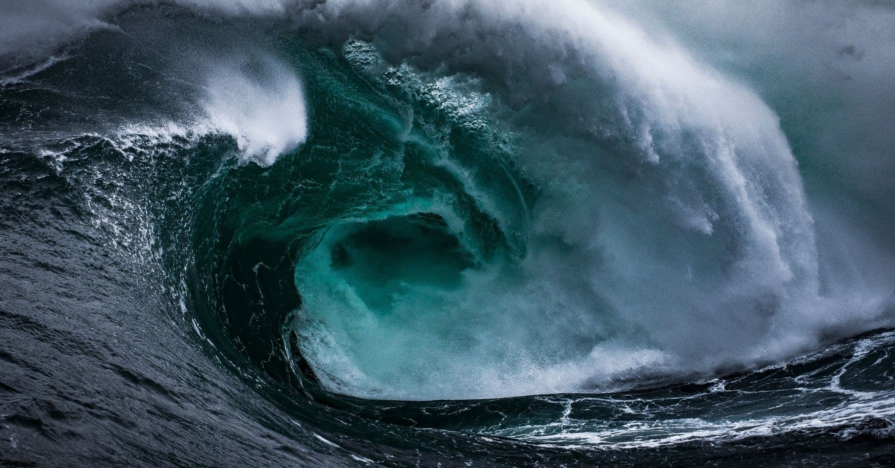 Houle cyclonique : des vagues de 5 mètres sur la côte atlantique